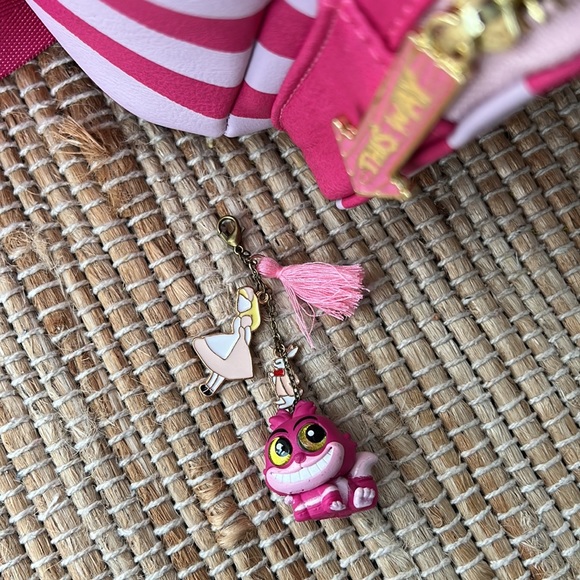 Disney | Accessories | Disney Doorable Alice In Wonderland Cheshire Cat ...
